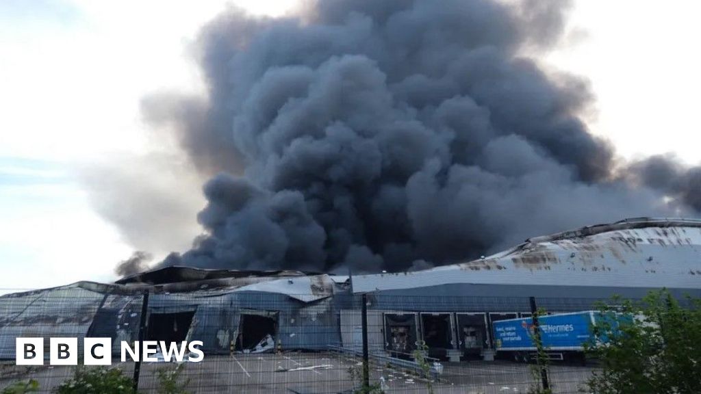 Cannock parcel centre to be demolished after huge fire - BBC News