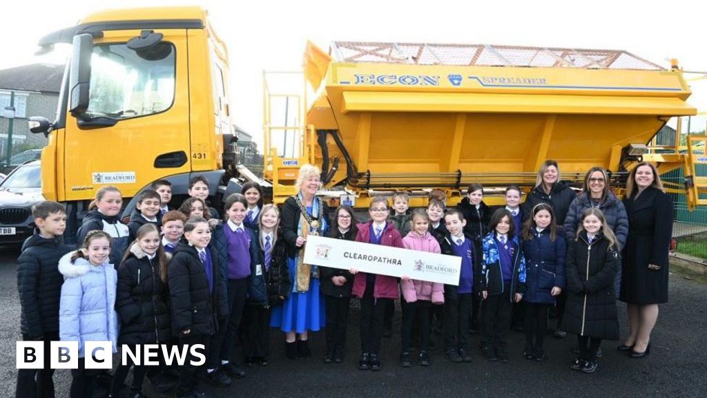 Bradford pupils name gritter wagons across district - BBC News