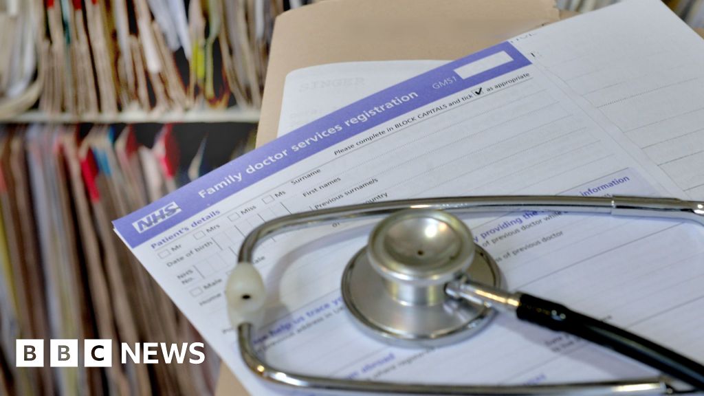 NHS to get £4bn in drive for 'paperless' health service - BBC News
