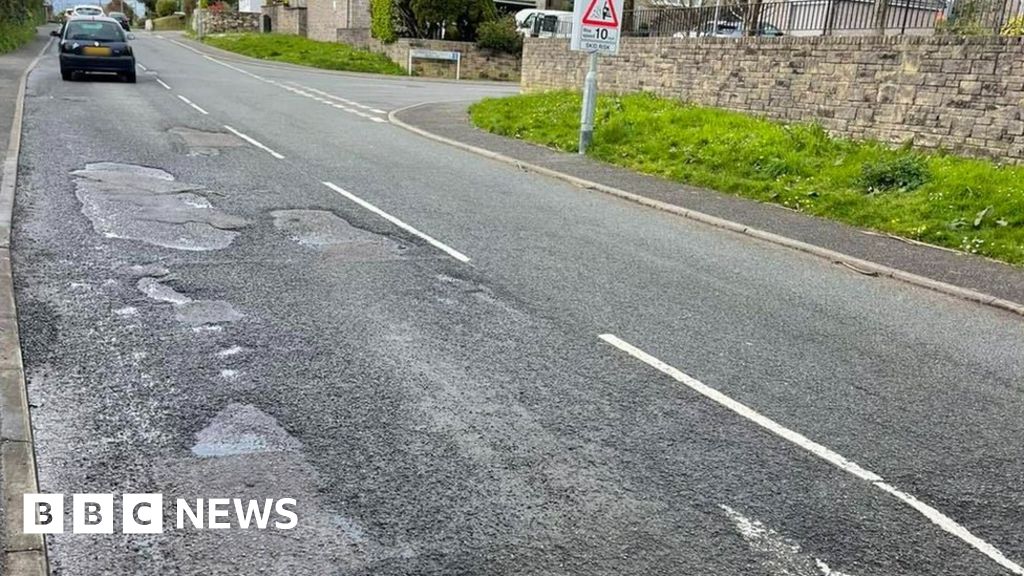 Cornwall Council vice-chairman demands action on potholes