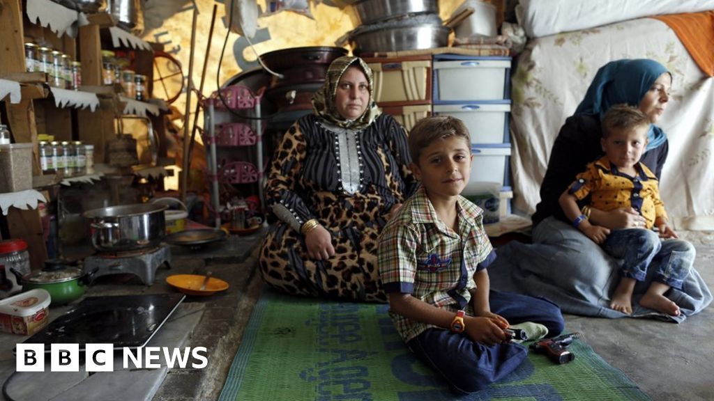 Migrant crisis: UK response criticised by senior former judges - BBC News