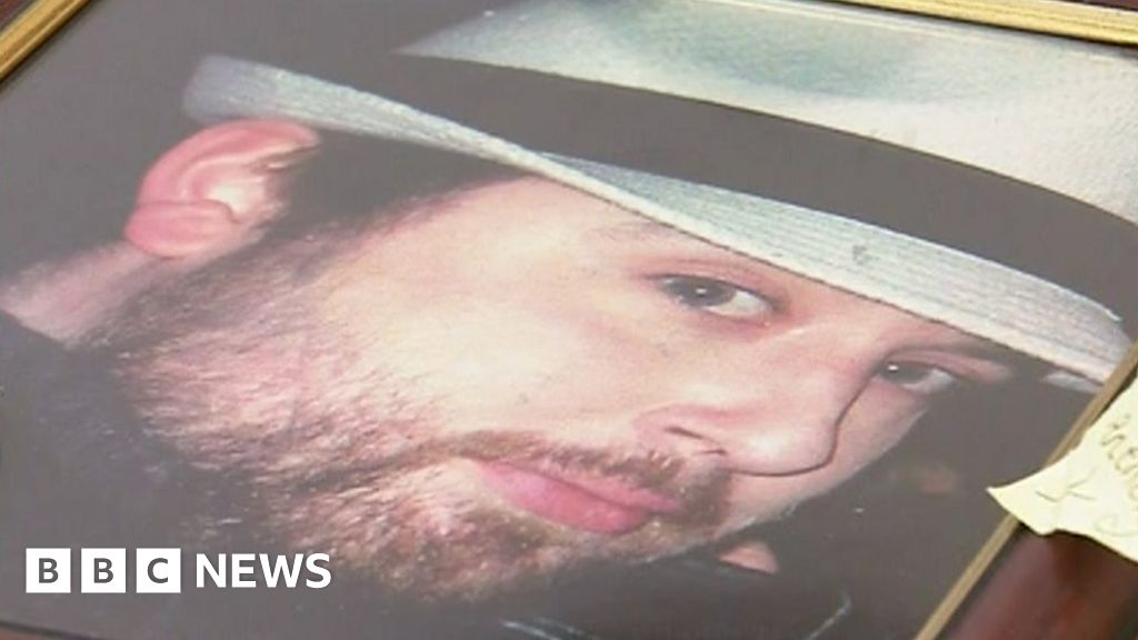 Anthony Stammers: Missing man urged to attend sister's wedding - BBC News