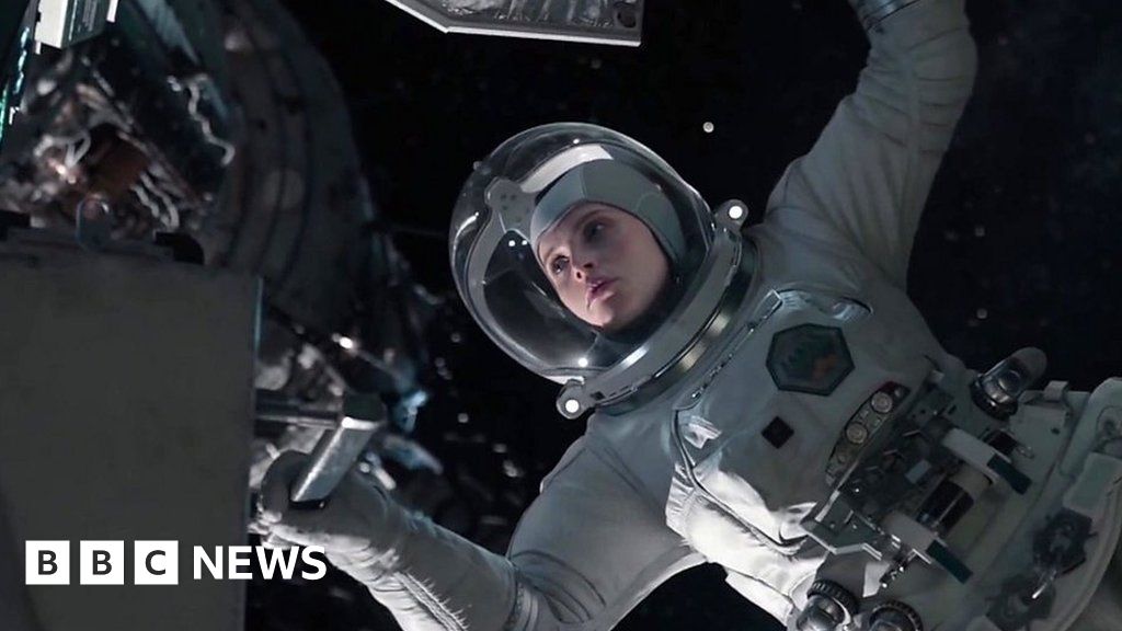 The Midnight Sky: How we built the visual effects - BBC News