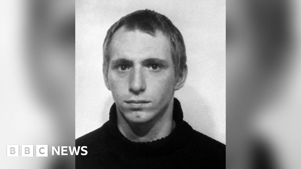 Bruce Lee appeal over 26 arson deaths in Hull - BBC News