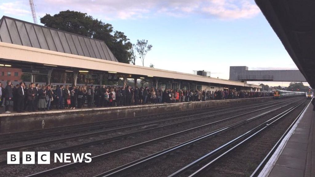 Southern Rail strike: Passengers plead for end to 'chaos' - BBC News