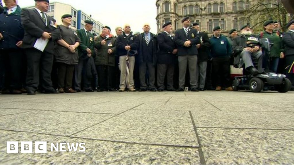 Veterans protest over Army prosecutions for Troubles killings - BBC News