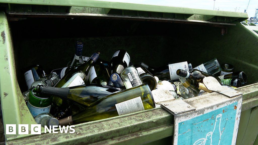 Guernsey recycling bring bank closures to save £100K a year - BBC News
