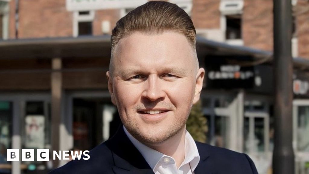 Gedling: Homophobic slur was despicable, says Labour councillor - BBC News