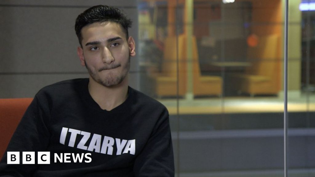 YouTube star apologises for ‘acid attack’ style prank - BBC News