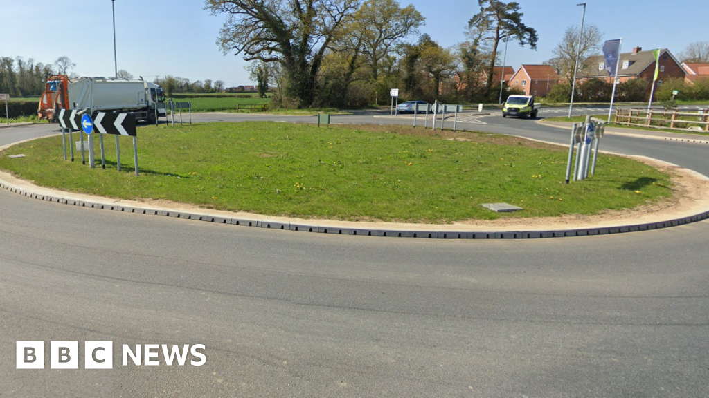 Lorry driver dies after swerving on to roundabout near Thetford - BBC News