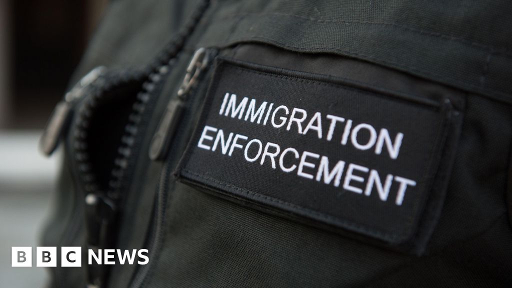 Arrests during Tipton factory immigration raids - BBC News