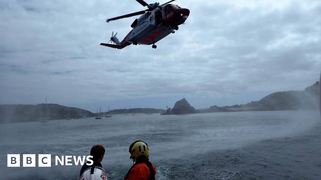 Four in boat 'lucky to be alive' after Tresco sea rescue - BBC News