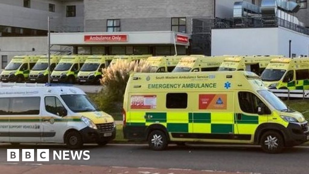 Cornwall emergency care under 'extreme pressure'