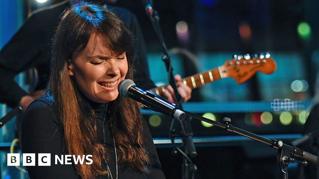 Beverley Craven: Tour return is 'prize' after cancer treatment - BBC News
