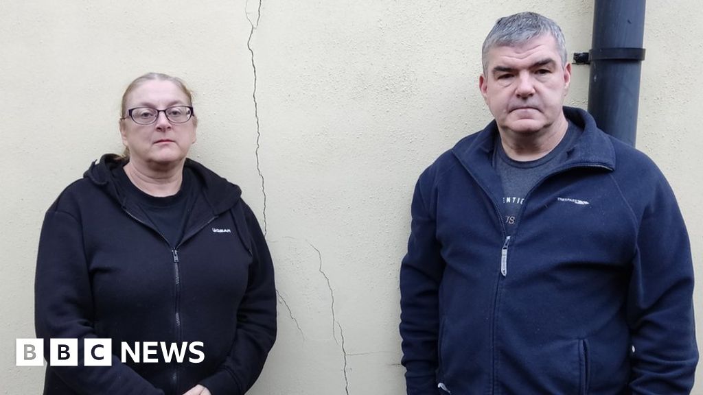 Mica scandal 'could affect hundreds of NI homes' - BBC News