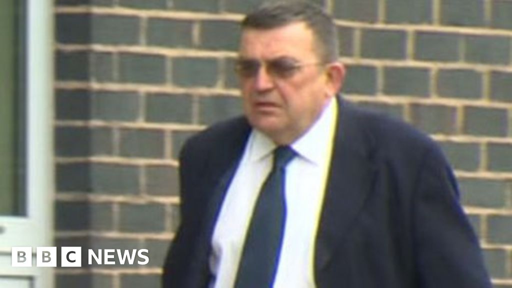 Ex-slaughterman Keith Stokes cleared of historical sex abuse - BBC News