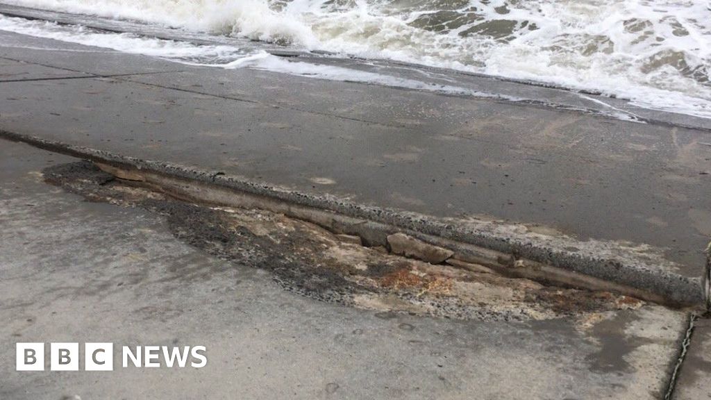 Repairs to be made to Blackpool's £27.1m sea wall - BBC News