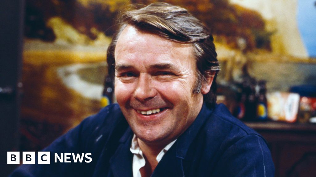 Jack Smethurst: Love Thy Neighbour star dies aged 89 - BBC News