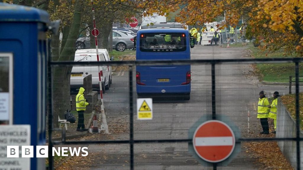 Migrants to be kept longer at Manston processing centre
