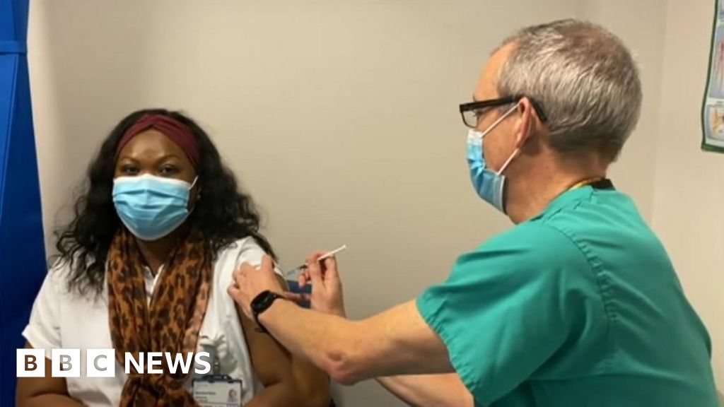 Covid-19: BAME communities urged to accept vaccine - BBC News