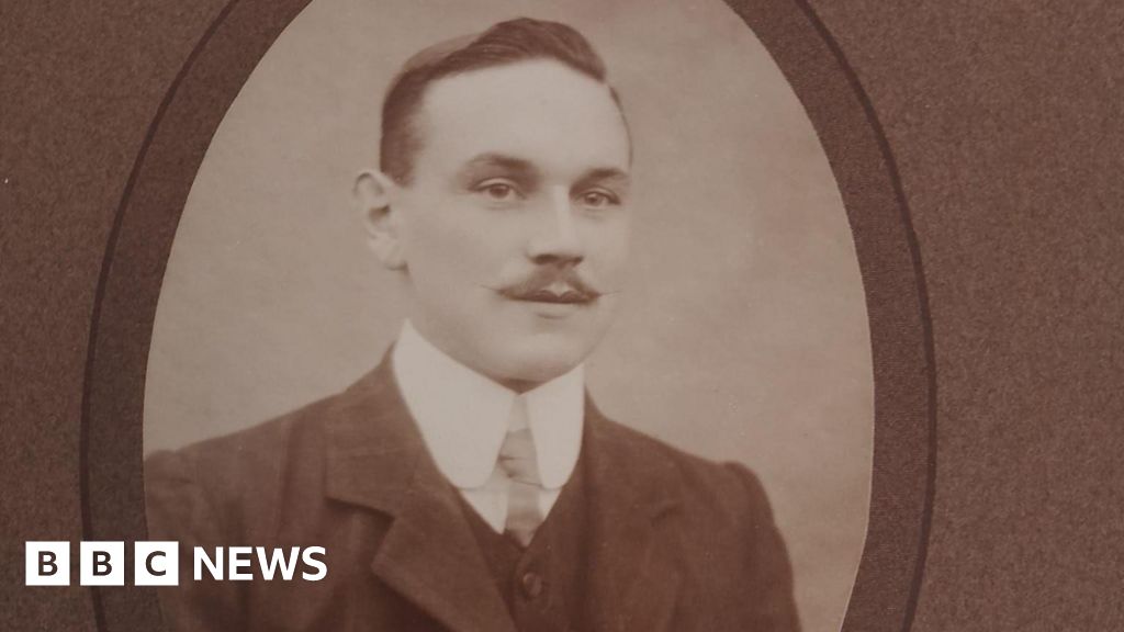 WWI soldiers to be laid to rest 110 years after deaths - BBC News