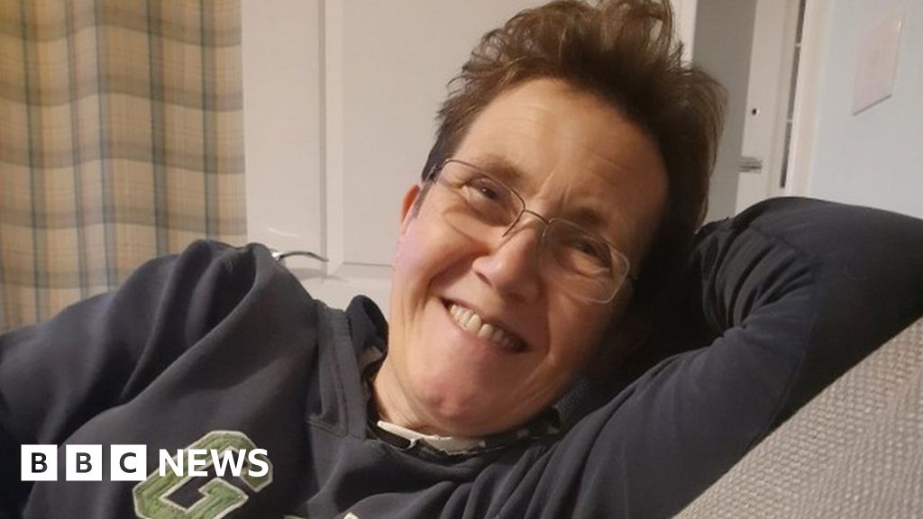 Tribute to mother killed in Boxing Day crash - BBC News