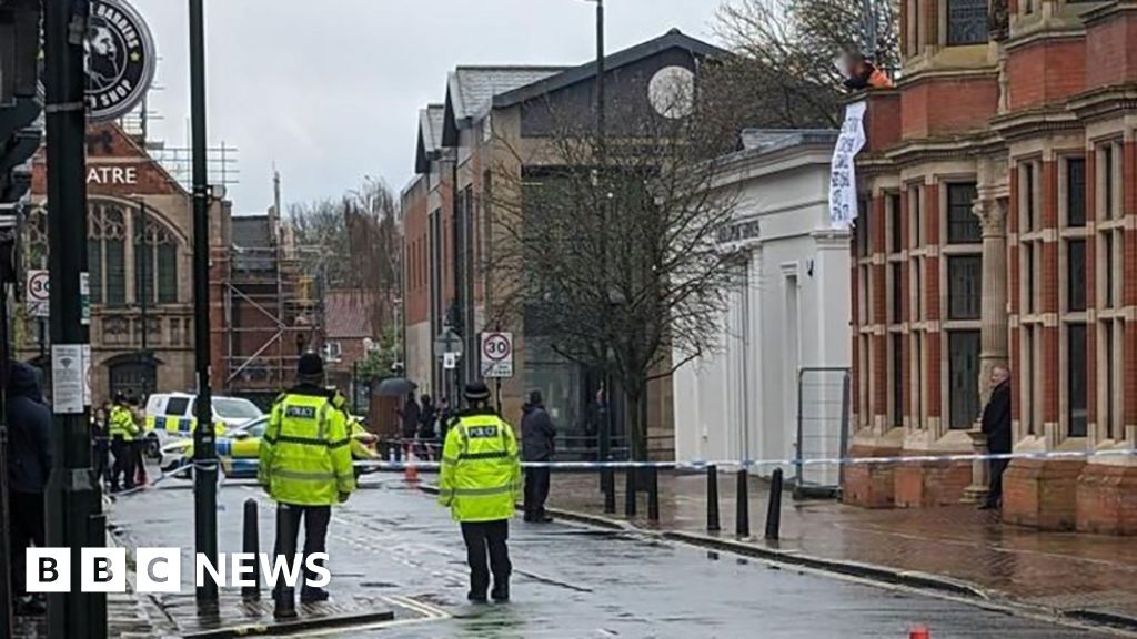 Man arrested after protest on East Riding county hall roof - BBC News