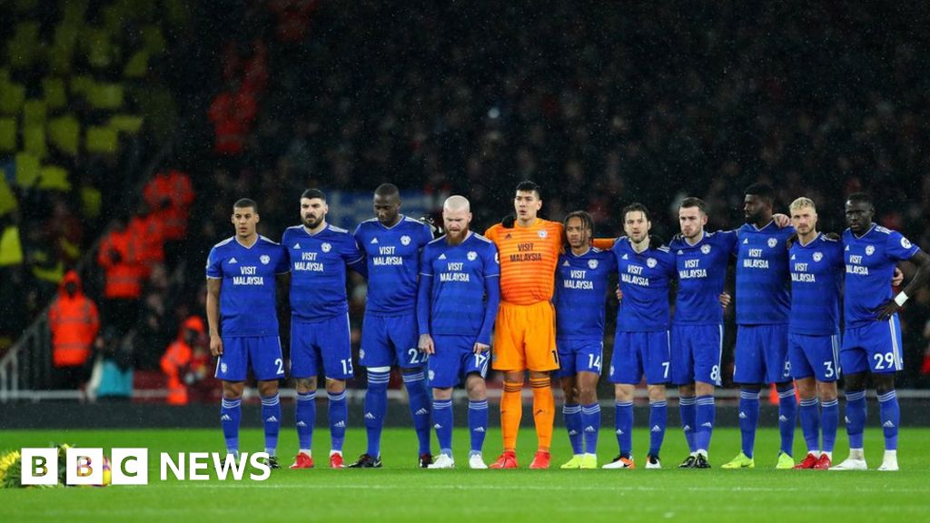 Emiliano Sala: Tributes to striker at Arsenal v Cardiff game