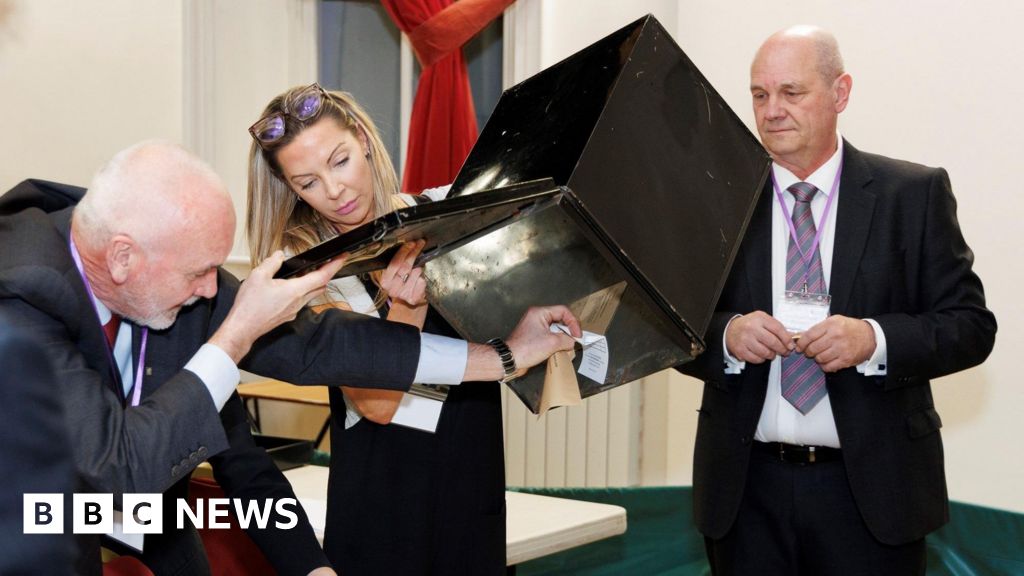 Alderney by-election following resignation of top politician - BBC News