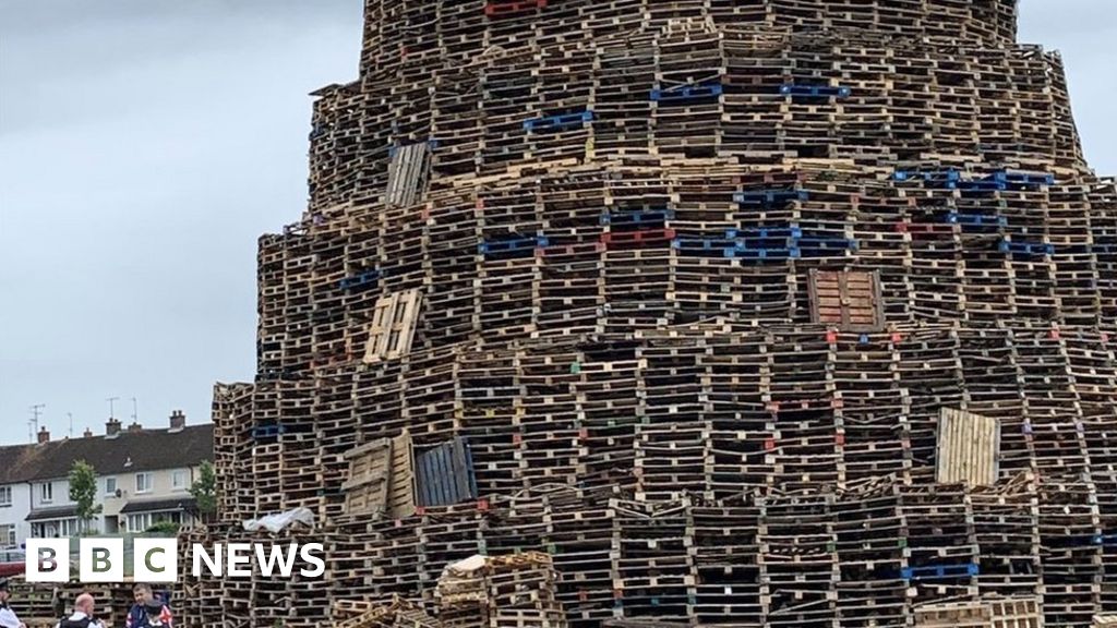 Bonfires: Council contacted 35 businesses over 'unsafe' Portadown site