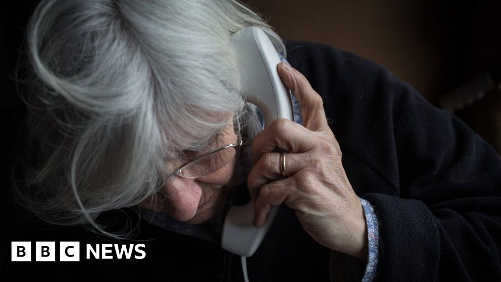 Telephone fraud: More than 300 targeted in bogus police officer scam ...