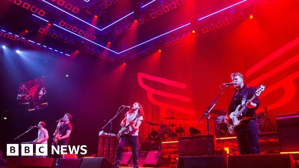 30 million tickets sold for British gigs and festivals in 2015 - BBC News
