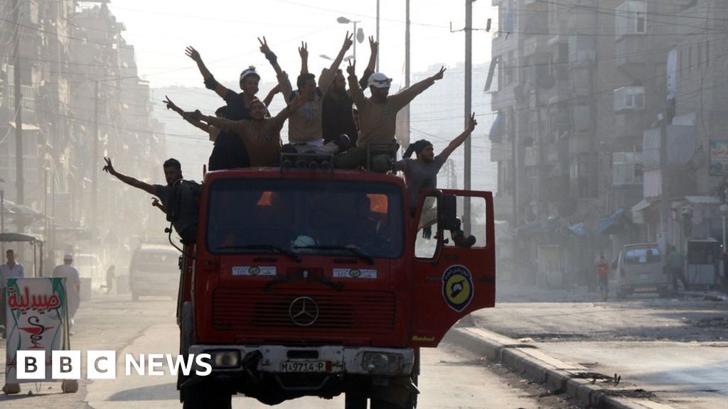 Syria rebels 'break government siege' of Aleppo - BBC News