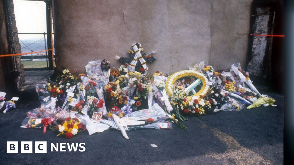 Bradford: Service marks 39th anniversary of Valley Parade tragedy - BBC ...