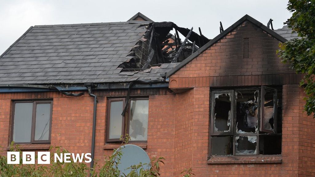 East Belfast fire: Taxi staff help to evacuate burning flats after ...