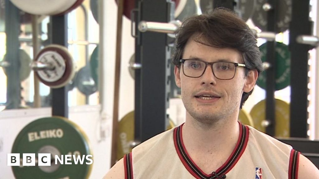 Worcester man uses his past to prevent bodybuilding obsession - BBC News