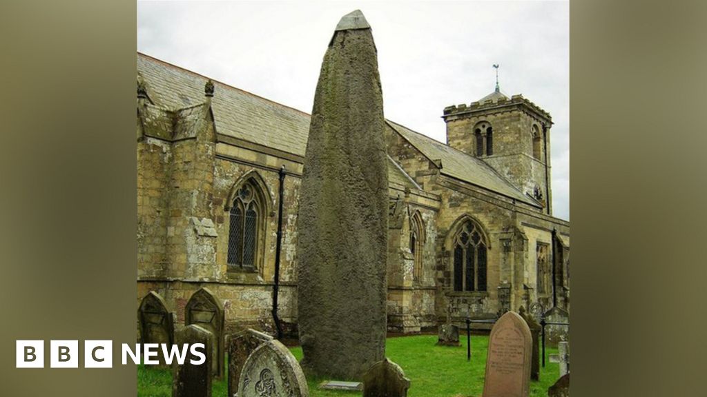 Rudston: Summer solstice marked at UK's tallest monolith