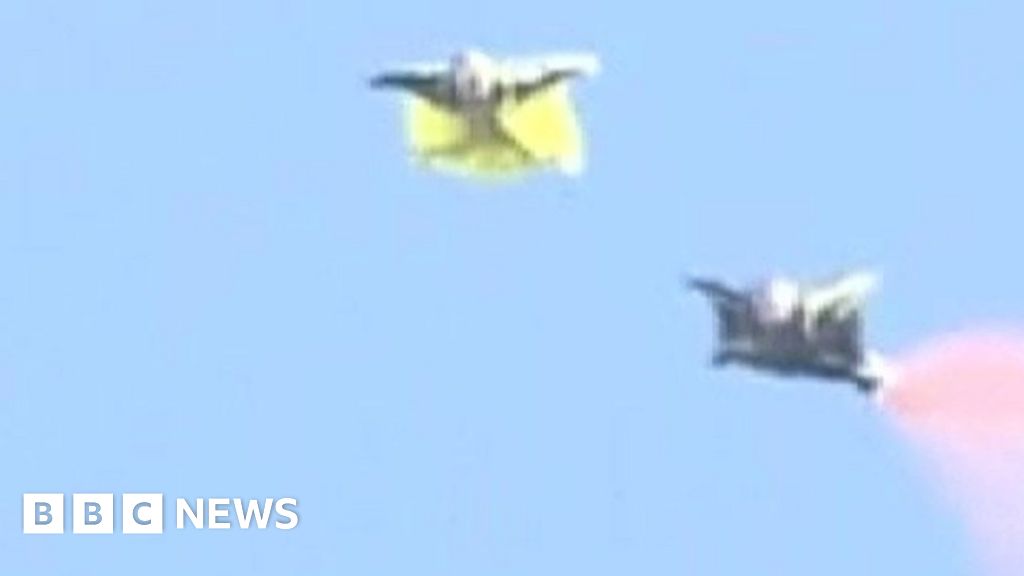 Wingsuit flight at China air show in Zhaotong - BBC News