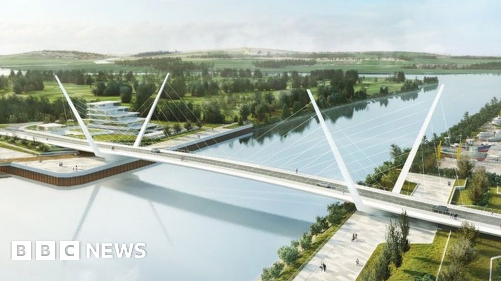 Contenders unveiled for Clyde's first opening road bridge - BBC News