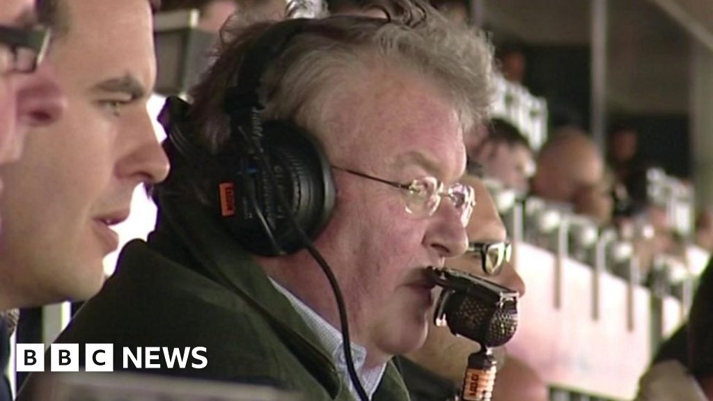 Stoke City commentator Nigel Johnson reaches 2,000-game mark - BBC News
