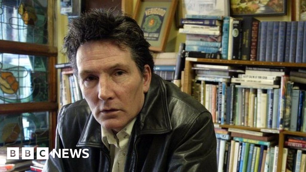 Graham Brazier, frontman of Hello Sailor, dies aged 63 - BBC News