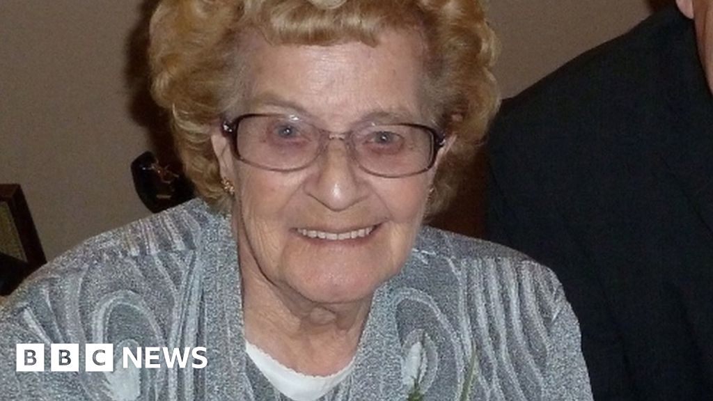 Judge convicts Leeds 'cash for crash' killers - BBC News