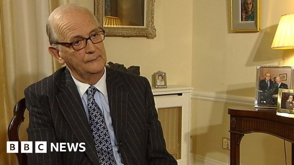 PJ Mara: Former Irish government press secretary dies at 73 - BBC News