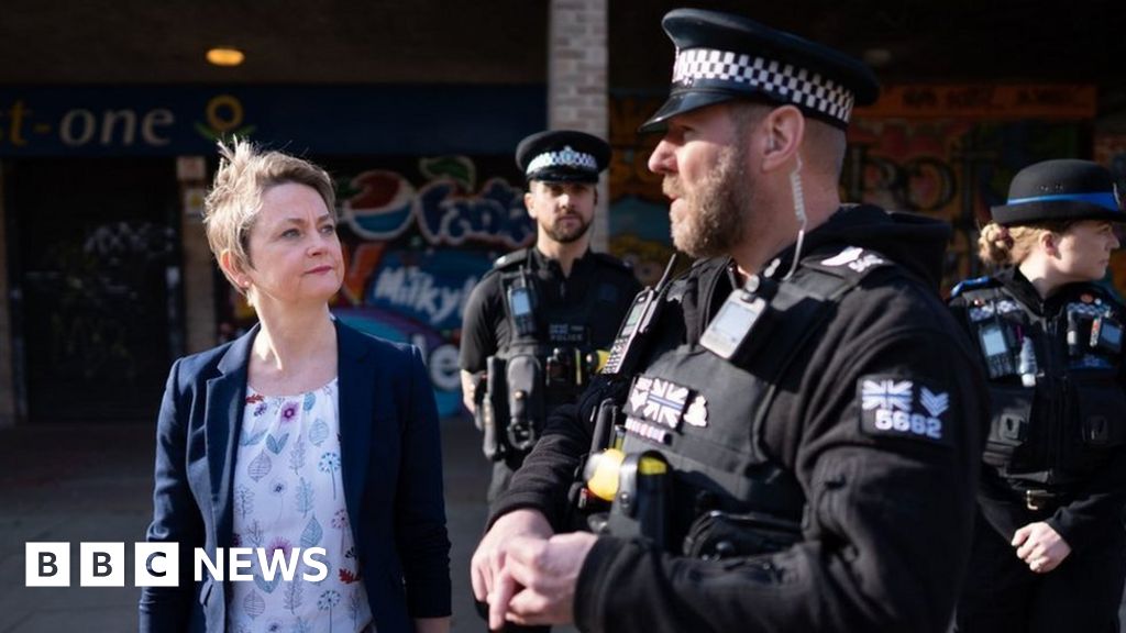 Labour promises to increase community police numbers - BBC News