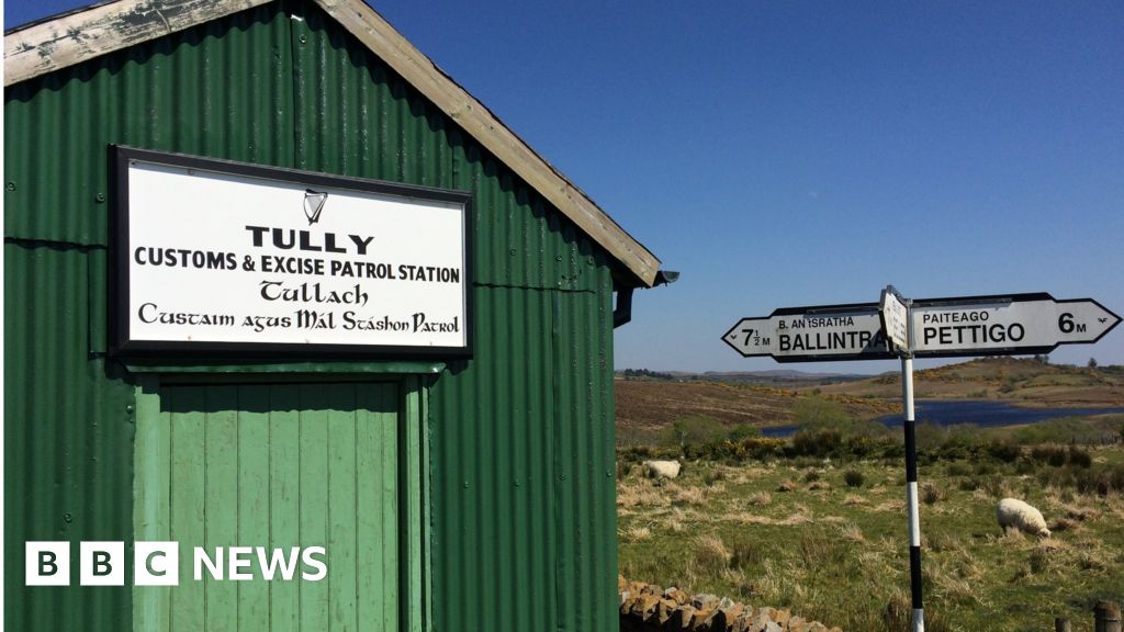 'No new customs posts' post-Brexit, says Irish tax chief - BBC News