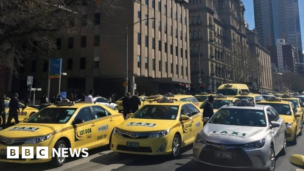 Melbourne Border Force police 'planned taxi rank' visa checks - BBC News