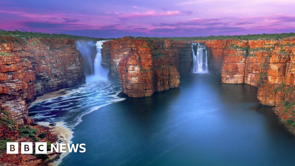 Photographer showcases Australia's wild west - BBC News