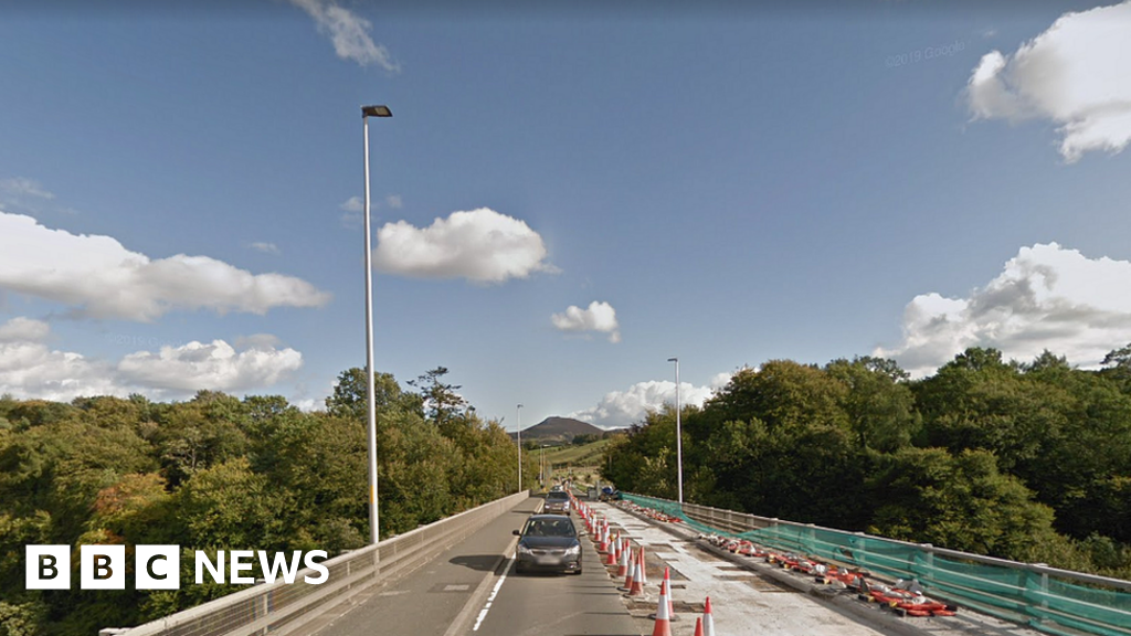 Good weather helps Galafoot Bridge reopen early - BBC News