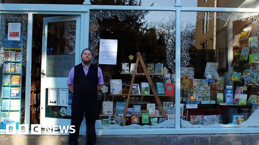 Bookshop owner to publish dyslexic-friendly books - BBC News