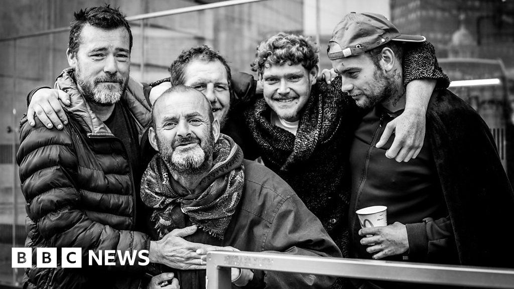 Homeless in London: 'People pretend they are not there' - BBC News
